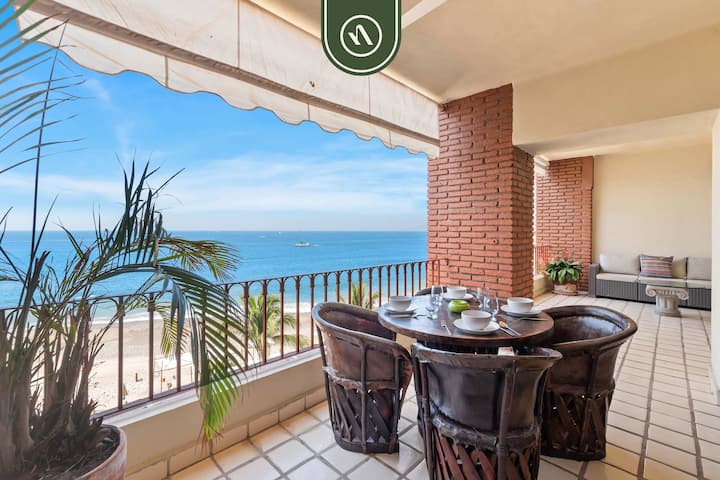 Beachfront Mexican Styled 3 Br Condo In Downtown - Puerto Vallarta