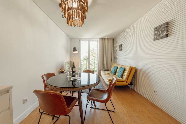 Downtown Bright & Balcony Apartment By Vacationy - Porto