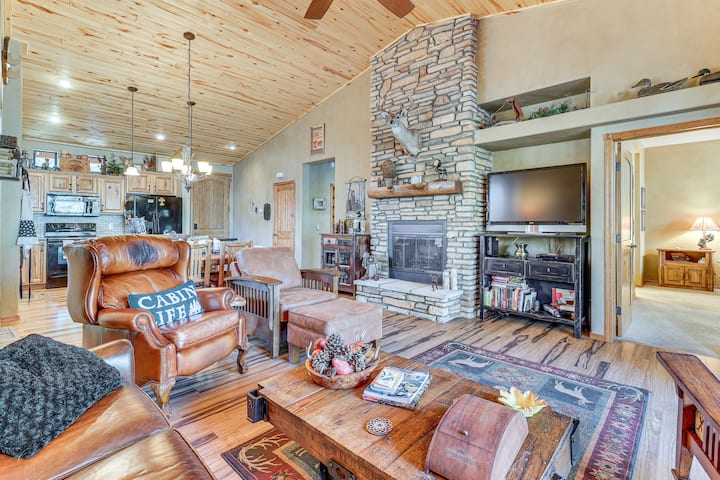 Rustic Retreat W/ Spacious Deck In Show Low! - Show Low, AZ