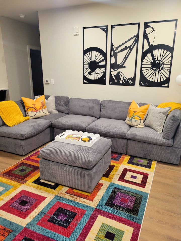 Cozy Luxe Apt/ Sectional / Kingbd /Gym - 羅傑斯