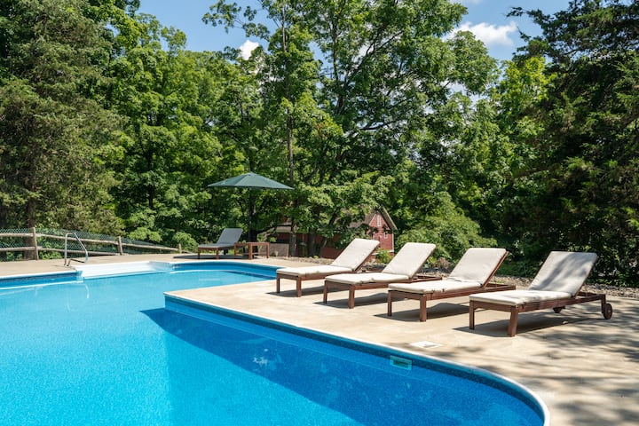 Todd Hill Farmhouse: Historic Charm & Luxury - Poughkeepsie, NY