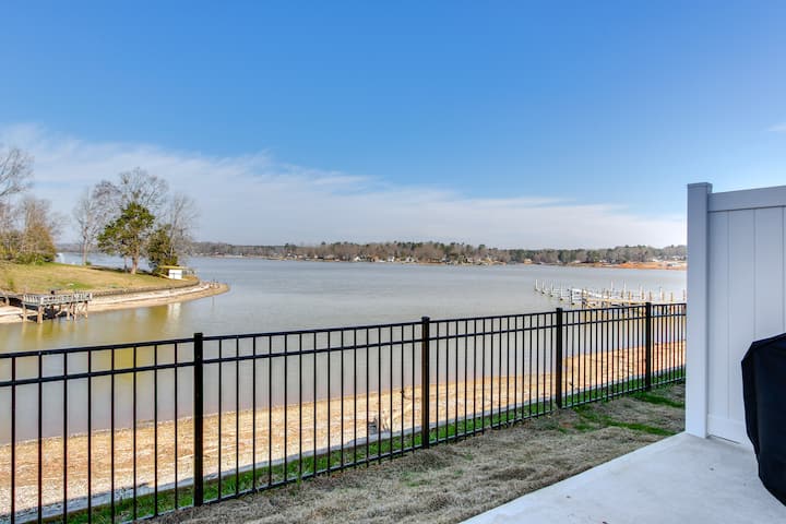 Lake Greenwood Getaway W/ Docks & Waterfront Views - Greenwood, SC