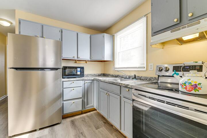 Near Hospitals: Home W/ Yard In Albany! - Albany, NY