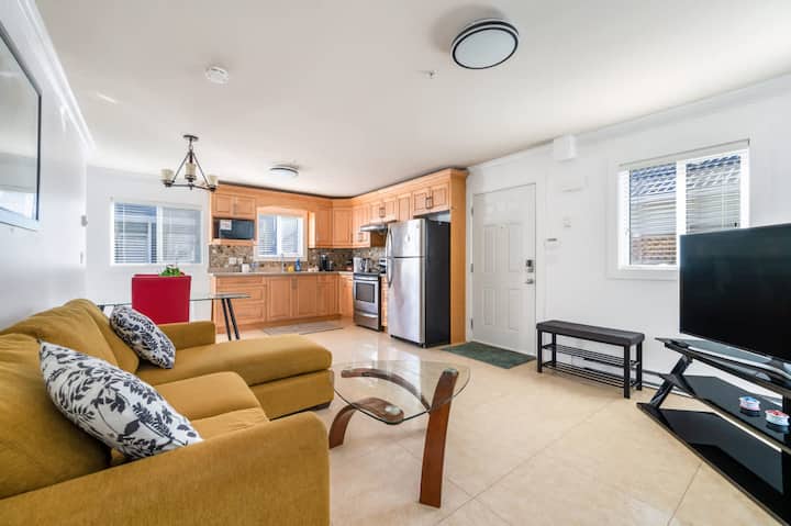 Spacious & Modern Comfort Retreat In Heart Of Van - バンクーバー