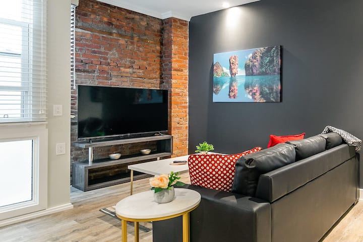 Boutique 2br Apartment On James St North—sleeps 6 - Hamilton