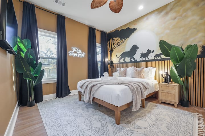 Disney Home | Hot Tub, Game Room, Sleeps 14 - Smyrna, GA