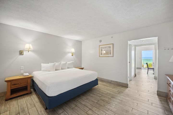 Beachfront Hotel, Ocean/gulf View King Suite - Panama City Beach, FL