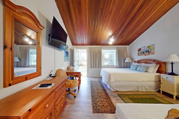 Island Inn - Queen Studio - 22f - Dog-friendly - O - Oak Bluffs, MA