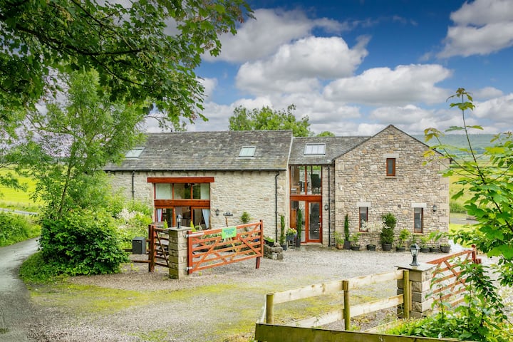 Willow Tree Barn. Spacious Barn Conversion - Kendal