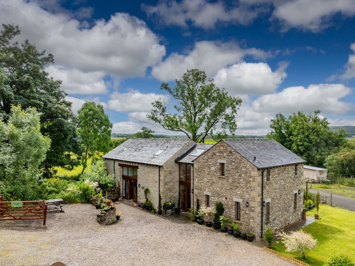 Willow Tree Barn. Conversion de grange spacieuse - Maisons à louer à ...