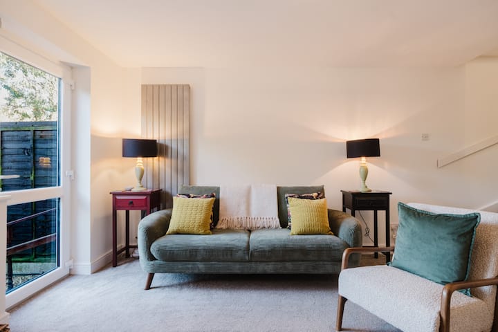 Corner House - Bright 2 Bed In Cheltenham - Cheltenham