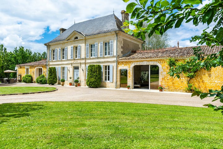 Charming Manor Nestled In Charente Vineyards - Jonzac