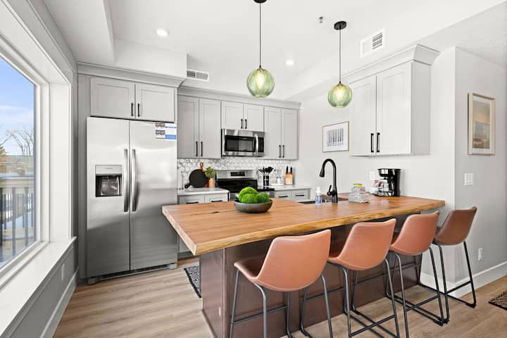 Luxury Condo W/ Beach Access | Dragestil 717-2 - Duluth, MN