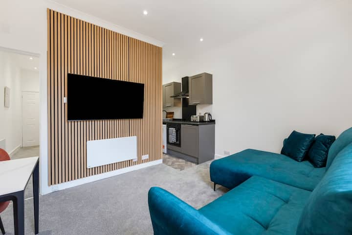 Cozy 1 Bed Apartment In Town Centre - Ayr