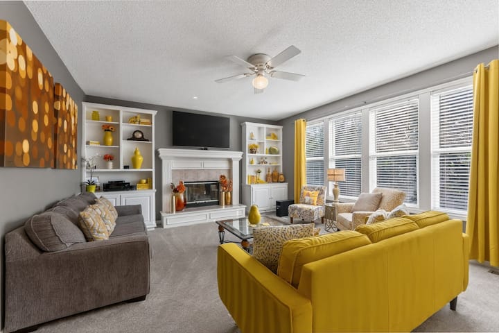 The Yellow House - Liberty, MO