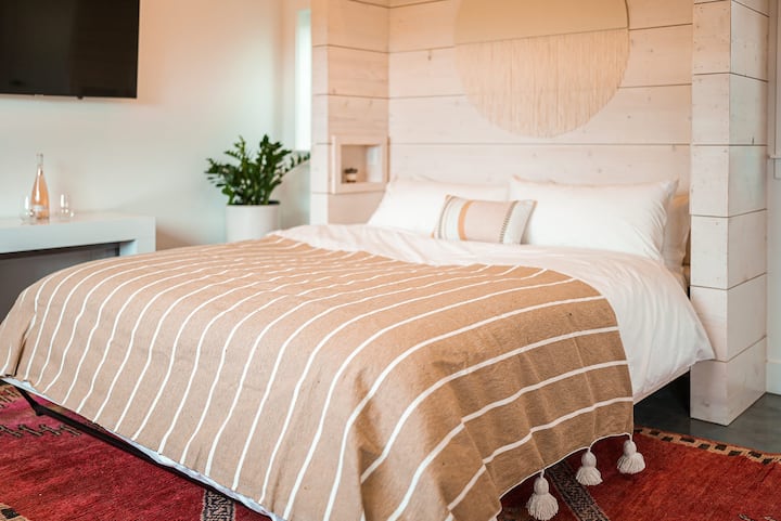 Funboard Room Includes King Bed - Stinson Beach, CA