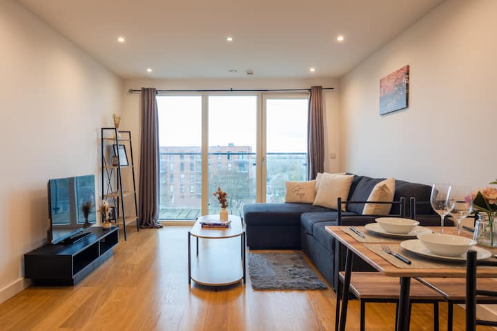 K Suites - Cozy 2 Bed Apt W/balcony View - Slough