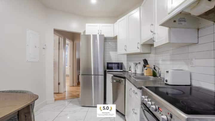 Vista Nook | Light-filled 2br In Mtl - Montreal