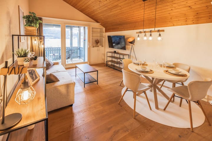 Surfers Lodge Near Interlaken, At Lake With Pool - Merligen