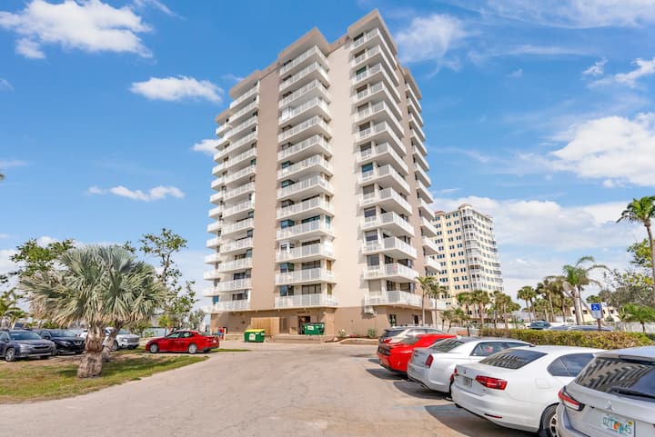Lovers Key Ph5, Penthouse, Private Beach - Bonita Springs, FL