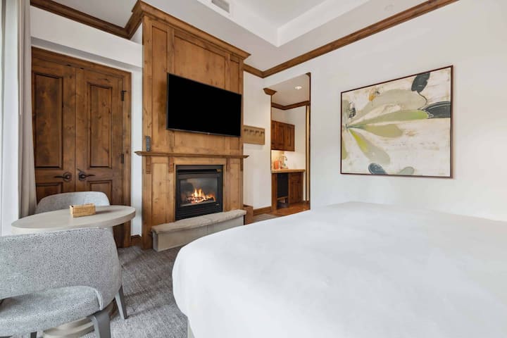 The Aspen Mountain Residences 01c - Aspen, CO