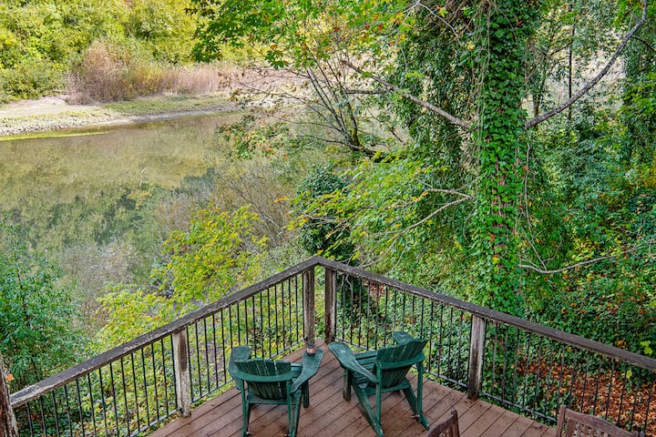 The Old Timer ~ Classy Cabin On River, Near Golf - Guerneville, CA