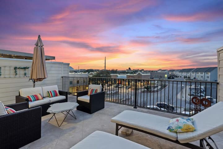 Gorgeous 3-level Brownstone W/rooftop Views - Georgetown, TX