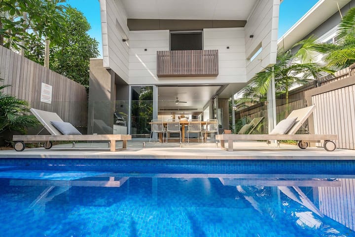 Kokos Beach House 2 - Belongil Beach Pad With Pool - Byron Bay