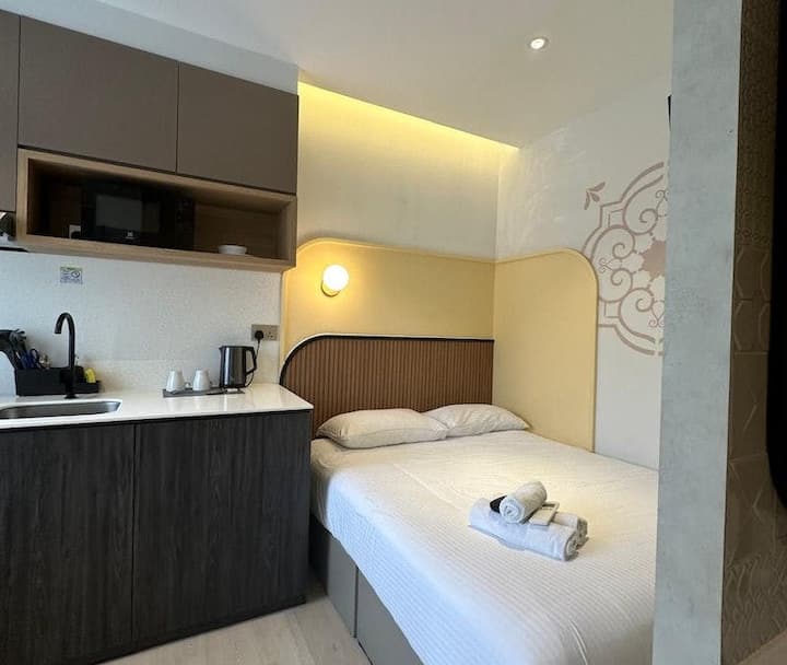 Deluxe Queen Room - Tampines