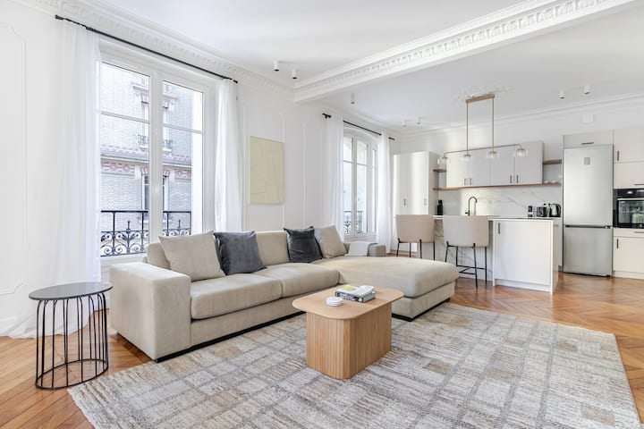 Blueground | Commerce, Elevator & W/d, Nr Eiffel - Paris