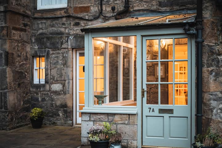 Super Central, Large 3 Bed Home - Edinburgh