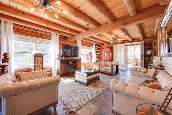 < 4 Mi To Boat Ramp & Mickler Beach: Unique Cabin - Jacksonville, FL