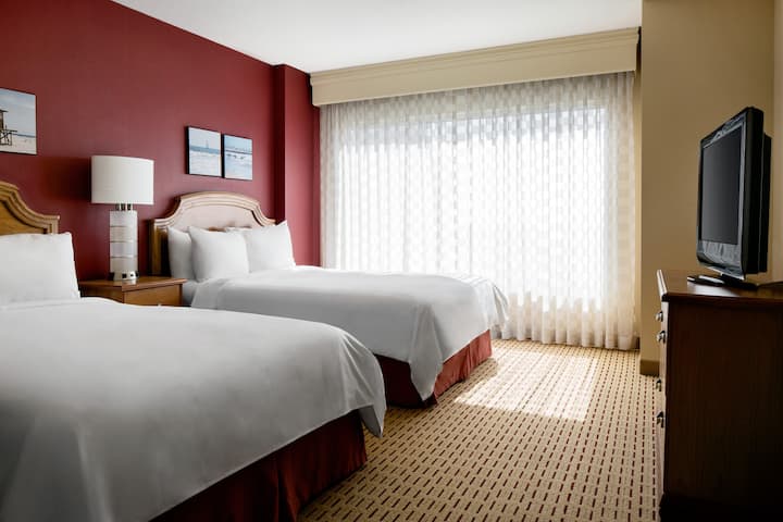Family Getaway With Onsite Pool Near Disneyland - Orange County, CA