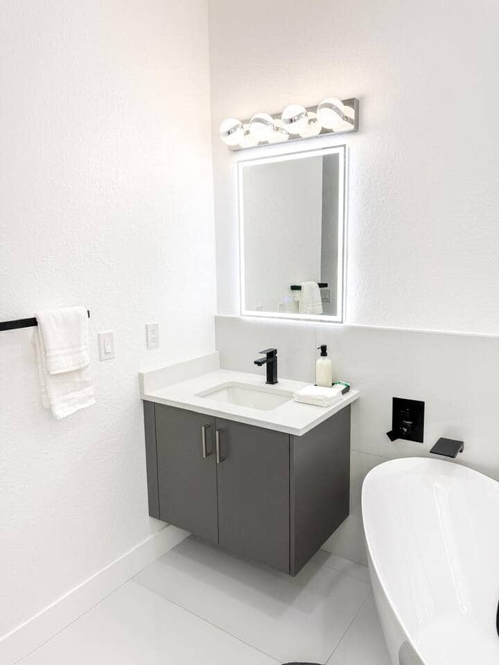 Newly Renovated 3br-near Beaches - North Port, FL