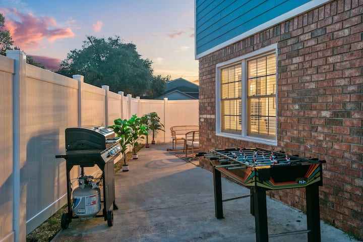 Bubbly Chateau In Park Circle - Charleston, SC