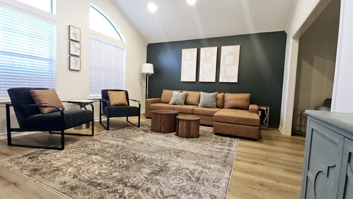 Verde @ Hollytree King Bed - 타일러