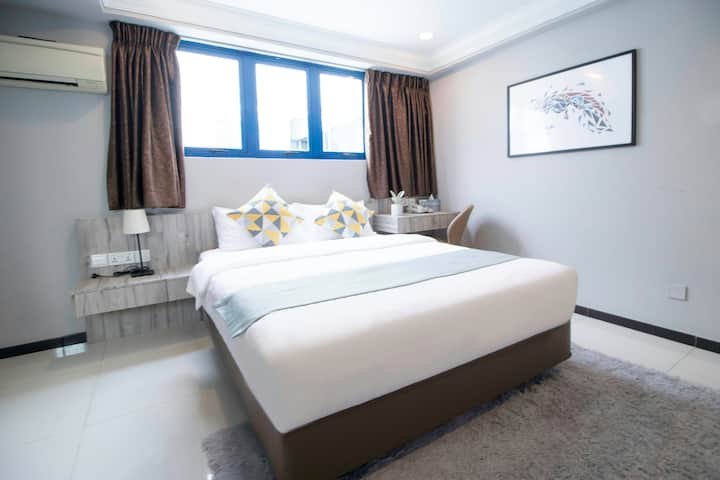 Premier Queen Room Close To Sentosa & Downtown - Clementi