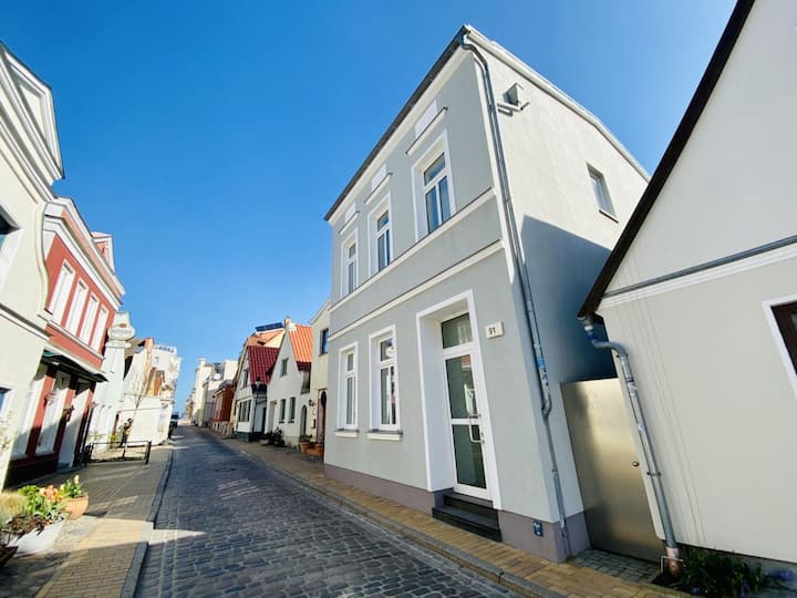 Mole, In Leuchtturmnaehe - Rostock