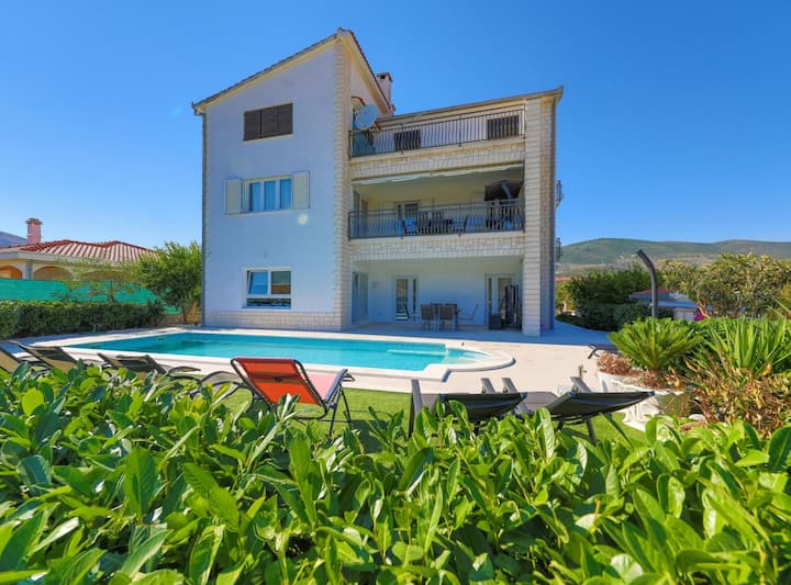 Scenic Elegant Trogir Villa  - Five Bedroom Villa - Trogir