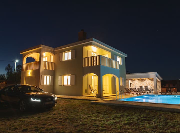 Idyllic Getaway Lovrec Villa - Five Bedroom Villa - Brela