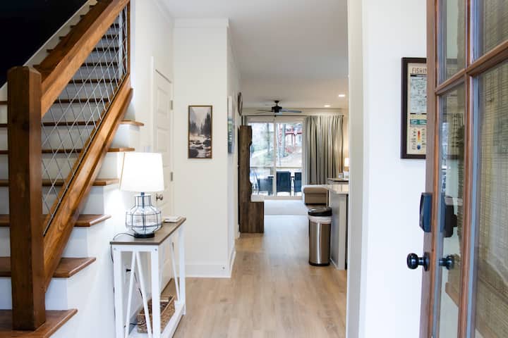 Lakefront Villa @ Bay Pines- Unit 9 - Lake Martin, AL