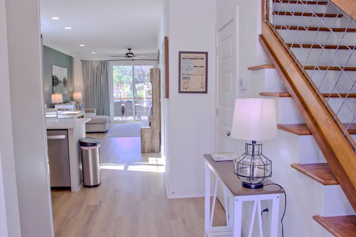 Lakefront Villa @ Bay Pines- Unit 10 - Lake Martin, AL