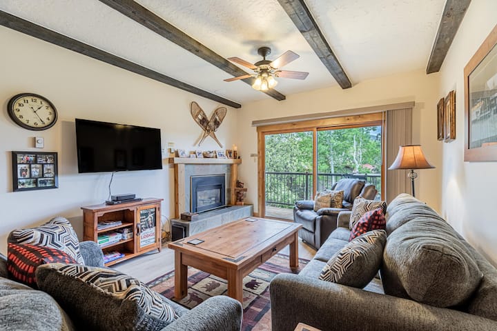 Modern Ski Condo – Walk To Gondola, Pool & Hot Tub - Steamboat Springs, CO