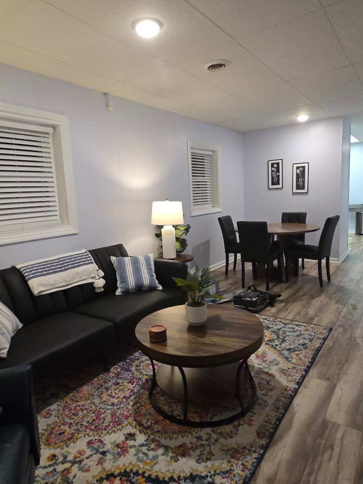 The Market Apts By Nest And Bloom -
Suite 2 (5047) - Camden Park, Huntington