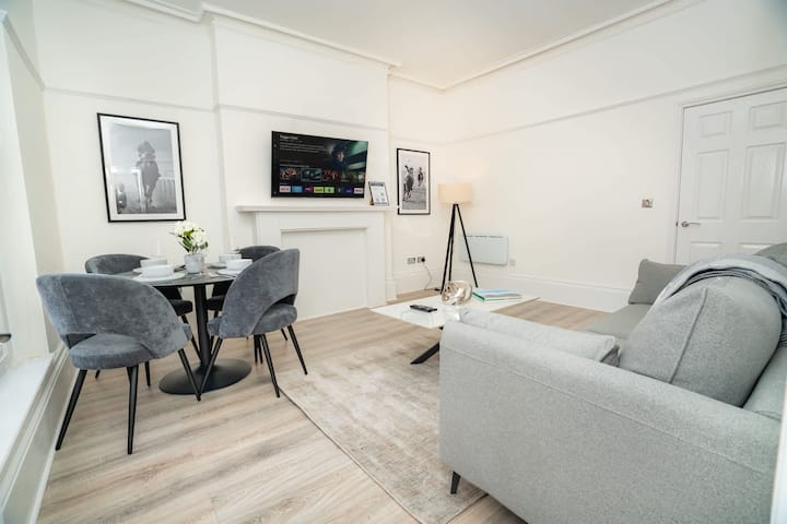 The Cheltenham Suites - Elegant 1 Bed Apartment - Cheltenham