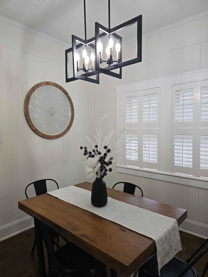 The Market Apts By Nest And Bloom - 
Suite 1 (331) - Camden Park, Huntington