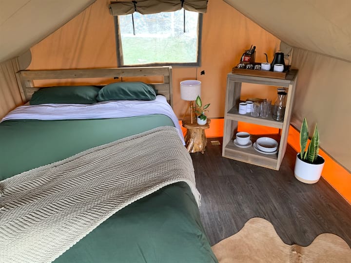 Safari Tent Glamping Minutes From Spacex Launches - Brownsville, TX