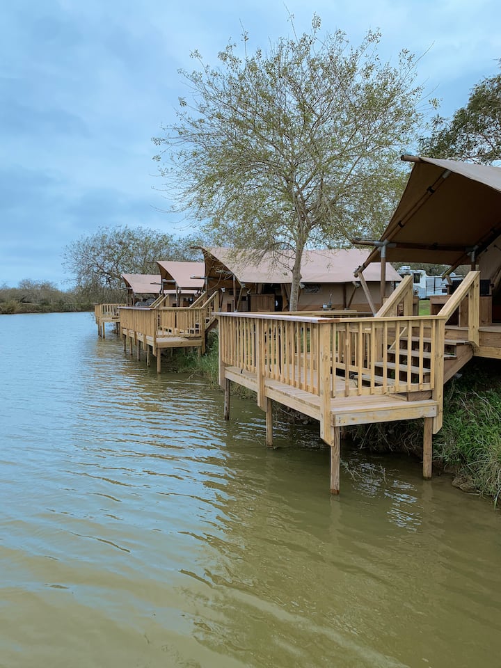 Cozy Glamping Minutes From Spacex Launches - Brownsville, TX
