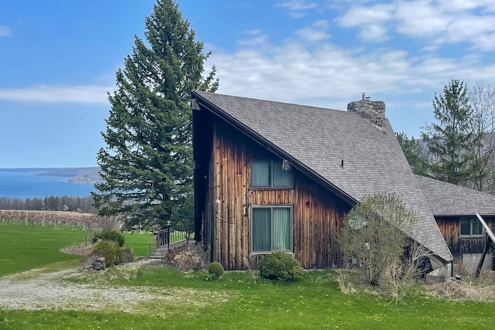 Near Canandaigua Lake: Retro Cabin W/ Deck & Views - Naples, NY