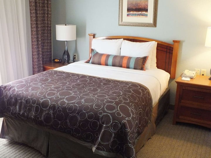 Comfortable Suite W/ Equipped Kitchen & Pool - Markham
